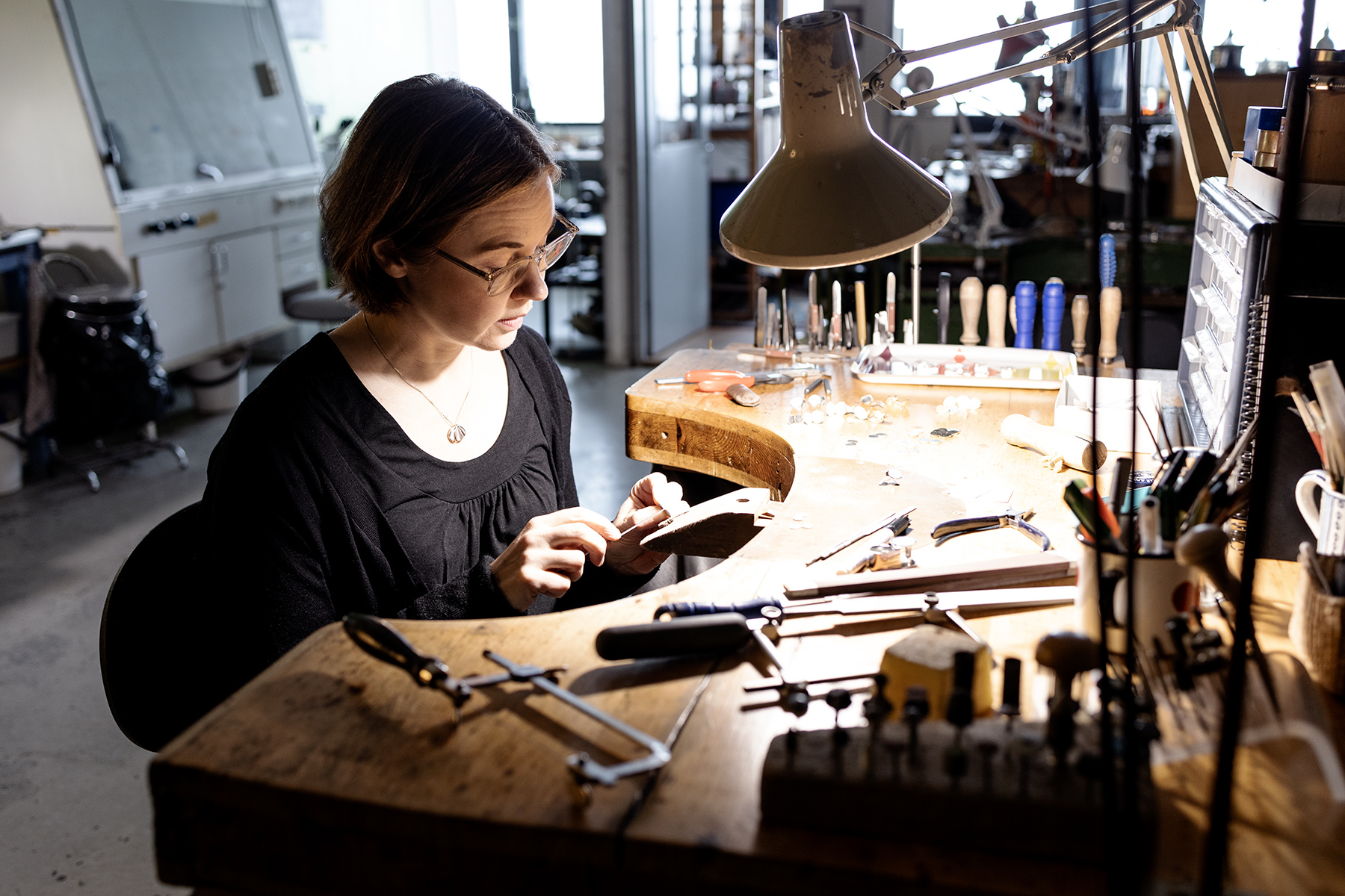 Lina Simons - sinnikkyydellä korumuotoilijaksi